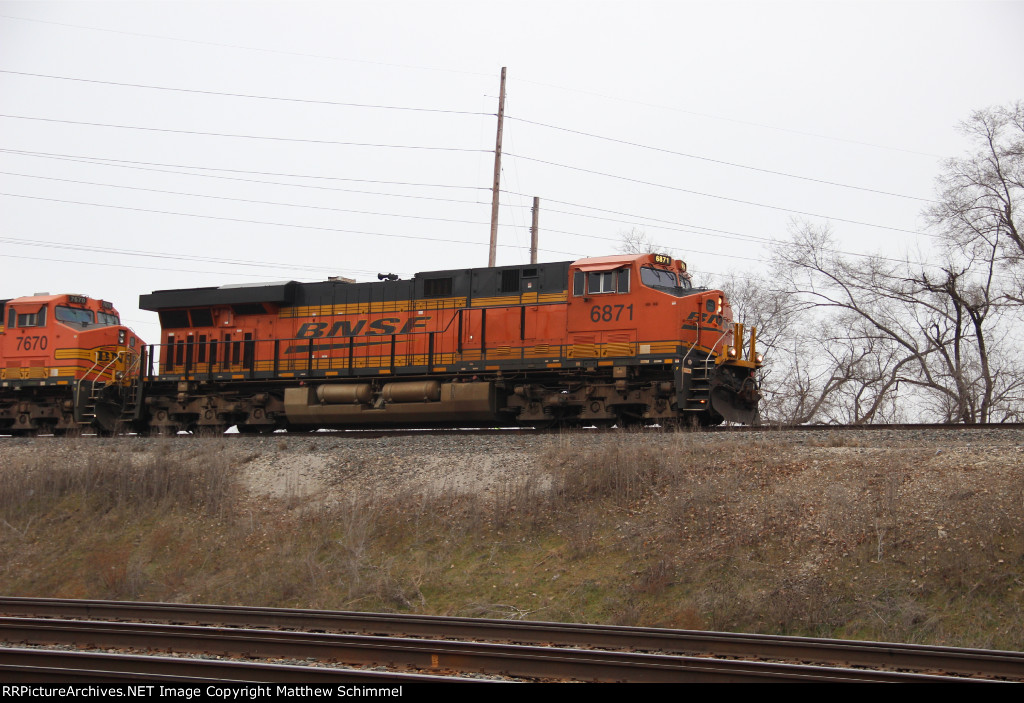 BNSF 6871